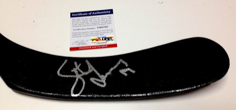 Steve Yzerman Cards, Rookie Cards and Autograph Memorabilia Guide